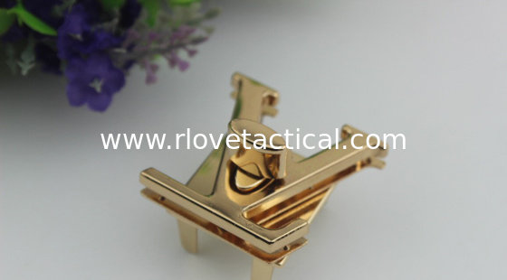 High polished zinc alloy gold plated V letters handbag twist lock