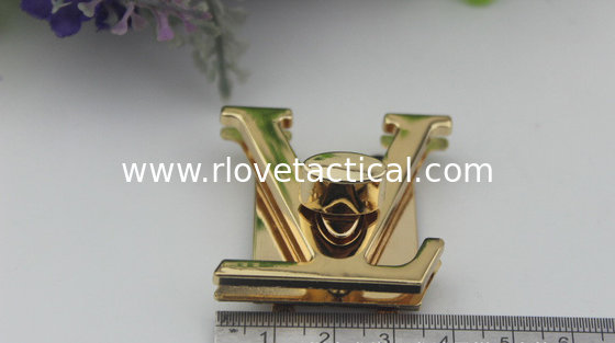 High polished zinc alloy gold plated V letters handbag twist lock
