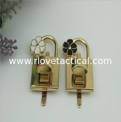 Beautiful flower decorative gold zinc alloy handbag turn twist locks