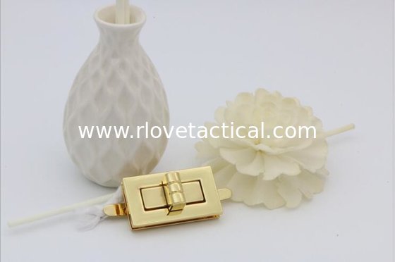 Newest custom simple rectangle light gold bag hardware twist turn locks