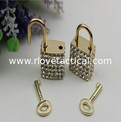 China manufacturer zinc alloy light gold diamond decorative square padlocks