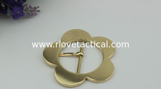 Novelty design bag cover head decoration zinc 42 mm shiny gold flower belt pin buckle for clothing decoration fittings