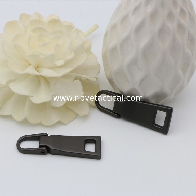 Good quality handbag hardware zinc alloy gold 39.9 mm zipper puller custom