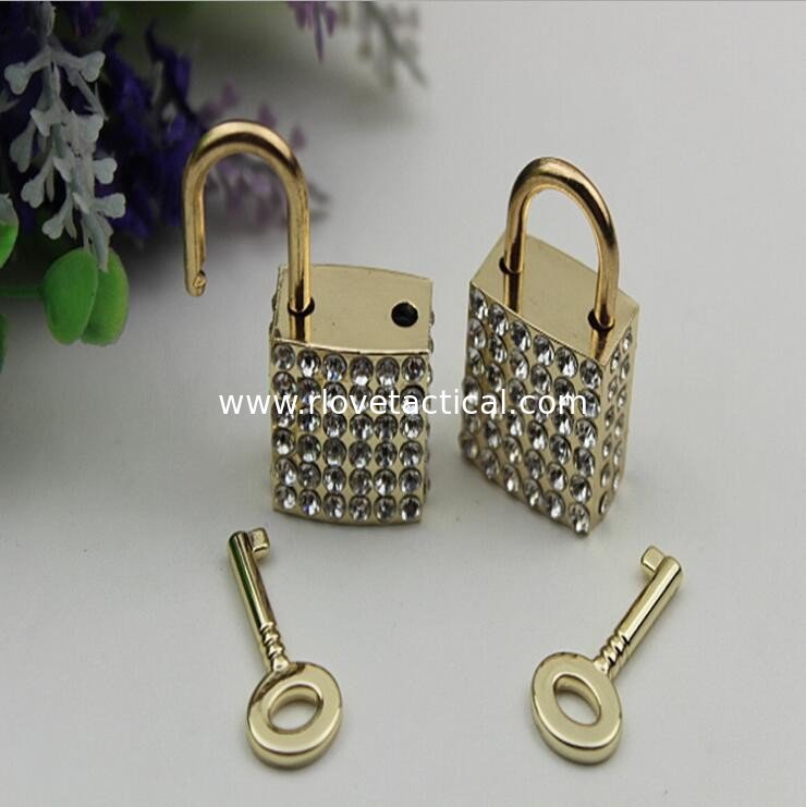 China manufacturer zinc alloy light gold diamond decorative square padlocks