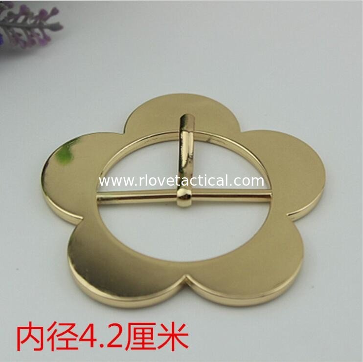 Novelty design bag cover head decoration zinc 42 mm shiny gold flower belt pin buckle for clothing decoration fittings