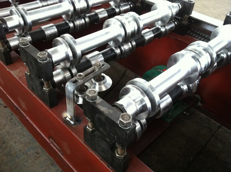 Jiangsu Huazhong Roll Forming Machine Co.,LTD. manufacturer production line