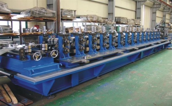 Hz-1000 Wall Sandwich Panel Making Machine For Double Side Steel With Poly Urethane And Rock Wool Inside