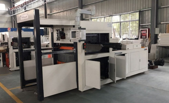 Roll Paper Automatic Die Cutting Machine For Food Packaging FD970 * 640