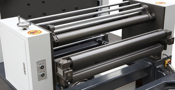 Easy Operate Flat Bed Die Punching Machine For 60gsm Ice Cream / Yogurt Lids