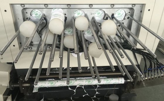 Roll Paper Flat Bed Die Punching Machine For Yoghourt Sealing Cap FDC 850 * 550