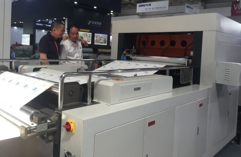 Roll Paper Die Cutting Machine FD1050 * 550 For Food Packaging / Embossing Box