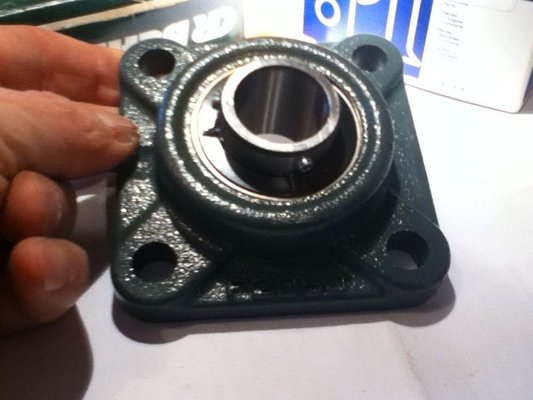 Nodular Cast Iron Heavy Duty Pillow Block Bearings UCF205 Pillow Blocks Conveyer System