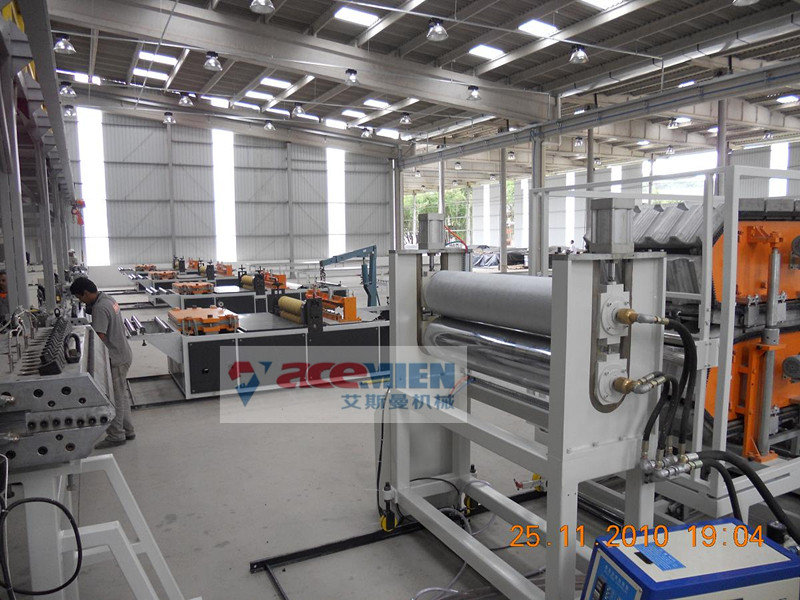 350 - 650kg/h Plastic Roof Tile Making Machine For PVC Roof Sheet