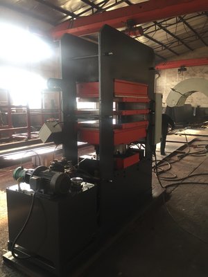Four Cavities Automatic Vulcanizing Machine Tiles Making Machine With Steam Heating