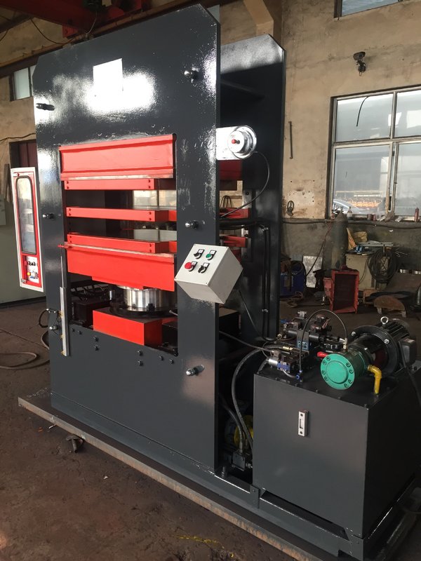 Four Cavities Automatic Vulcanizing Machine Tiles Making Machine With Steam Heating