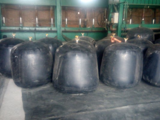 inflatable rubber baloon(1200mm diameters) for culvert bridge construction sold to Kenya