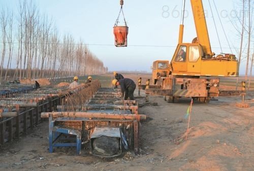 making pneumatic formwork according to clients' shape, pneumatic formwork used for making culvert or bridge construction