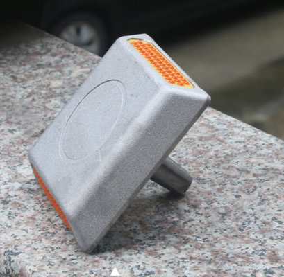 High quality highway reflective glass plastic aluminium road studs supplier
