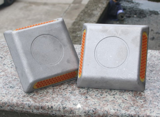 High quality highway reflective glass plastic aluminium road studs supplier