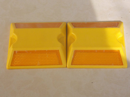 100x100x20mm size raod pavement raised made ABS road stud Yellow Plastic Reflective Road Stud