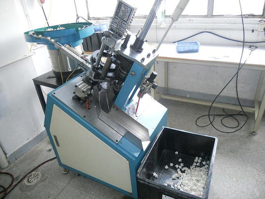 Vibrator Plate Feeding Needles Plugged Automatic Insertion Machine , Bent Angle Adjustable