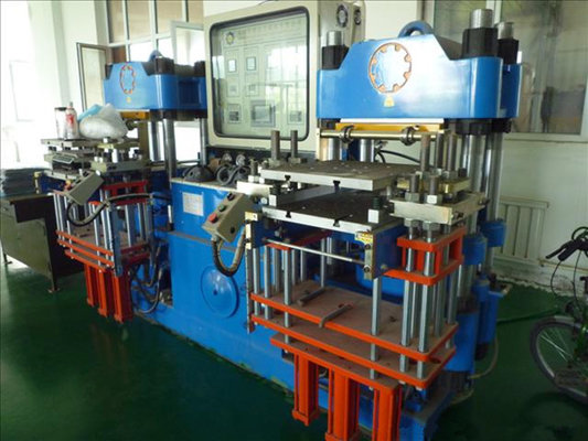 200 Ton Flat Vulcanizing Machine , Automatic Thermoforming Machine For Rubber
