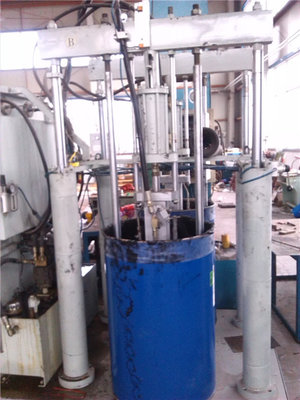 Liquid Silicone Injection Molding Machine 1:1 A、B group the proportion of sync output