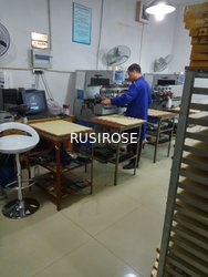 Shen zhen Rusi metal craft gift factory