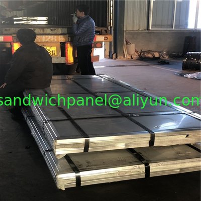 300pieces 5meters prepainted metal corrugated sheets as a package