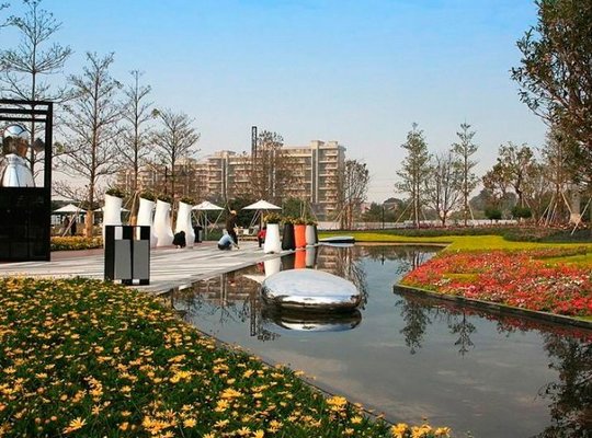 Handmade Metal Stainless Steel Stone Sculpture Ornaments for Garden Hotel Indoors and Outdoors