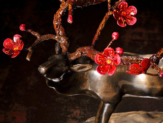 Handmade Creative Abstract Metal Cast Brass Sika Deer Statue with Plum Blossom Collectable Table decorations Sculpture
