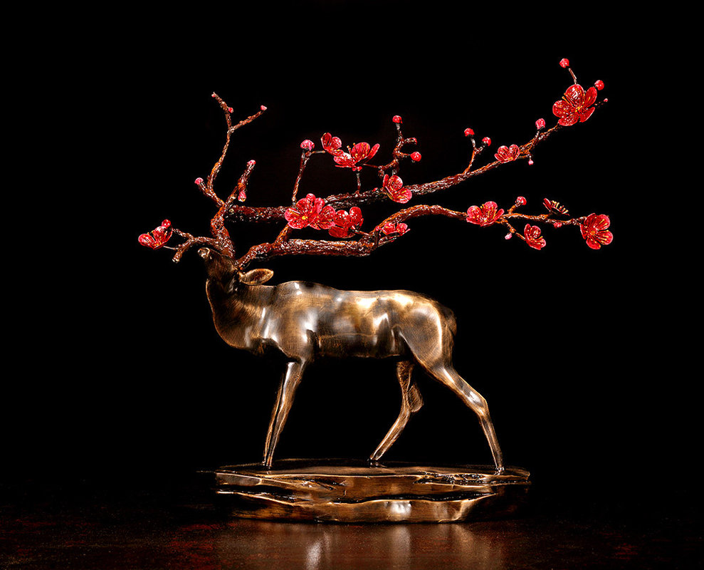 Handmade Creative Abstract Metal Cast Brass Sika Deer Statue with Plum Blossom Collectable Table decorations Sculpture