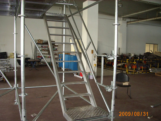 Safe 800Kg / ㎡ Ladder Ring Lock scaffolding System / Steel Scaffold Tower