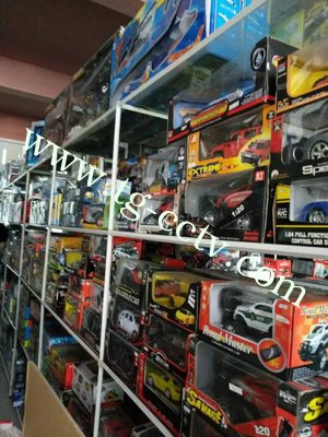 Sample Toys Miscellaneous, many quantities sold by weight price