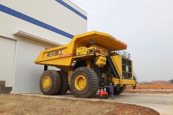 Four Wheel Mining Dump Truck / Mining Dumper Truck For Heavy Load Working Condition