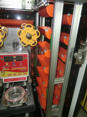shopping mall pink 220V 50HZ orange vending machine supplier