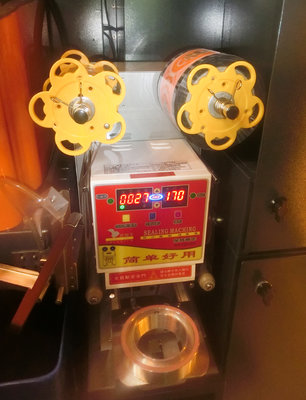 shopping mall pink 220V 50HZ orange vending machine supplier