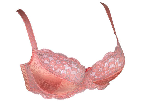 Les soutiens-gorge complètement figure roses confortables de satin de jacquard lacent très bien la lingerie