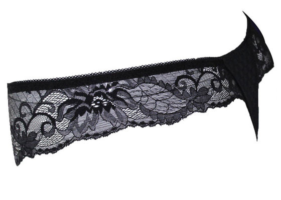Lanières à carreaux stéréo de jolies filles noires avec le bas dos de la taille/T