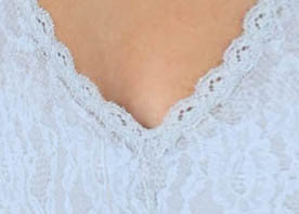 Soutiens-gorge sans fil confortables de style sportif élégant de camisole avec la dentelle transparente