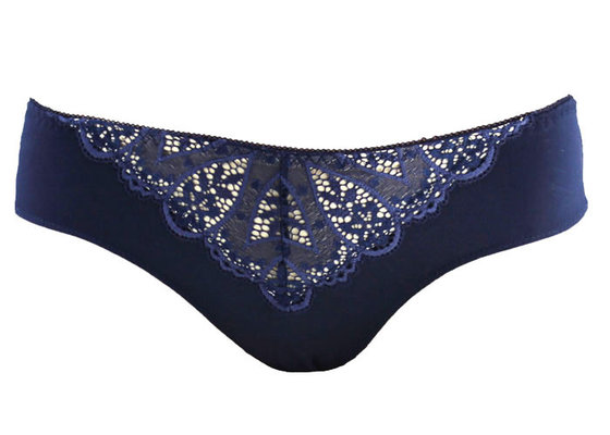 Blanc laiteux de jolis bikinis simples de filles de mode avec la jolie dentelle à l'avant