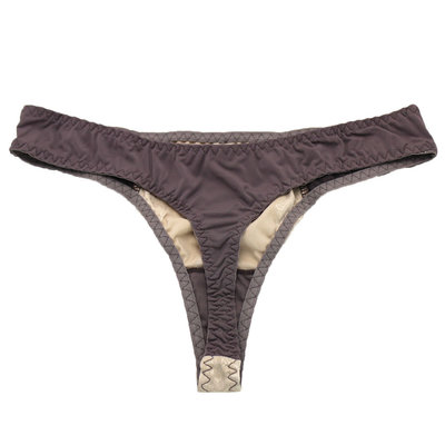 Style confortable de hausse de sous-vêtements de lanière de dames de tache de jacquard bas avec la décoration de fantaisie