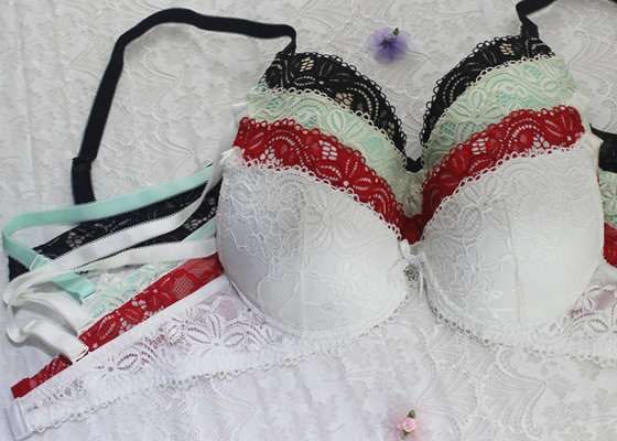 Le blanc a capitonné soulèvent l'OEM semi pur de gel de soutien-gorge d'Underwire de dentelle de soutiens-gorge