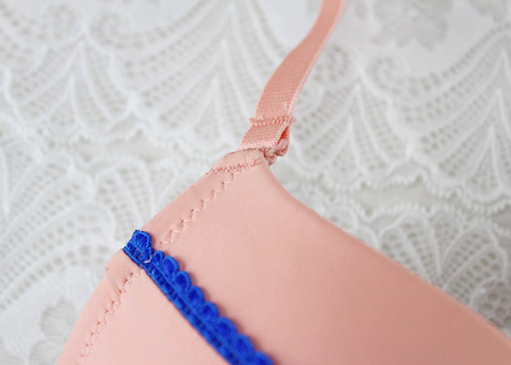 Le gel de sein d'ascenseur de confort capitonné poussent des soutiens-gorge a adapté Underwire lisse Microfiber