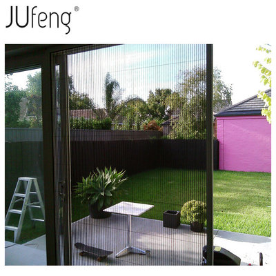 Dismountable and washable Pleated insect screen door ( window )