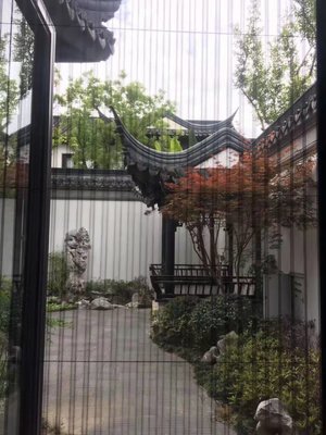 Trackless pleated mesh door with aluminum alloy frame and plated fly screens