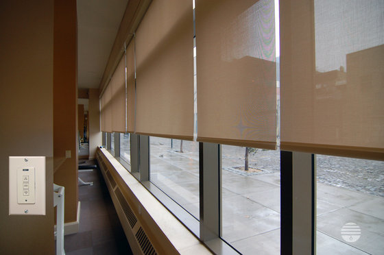 Standard custom horizontal sunscreen roller blinds for home decoration