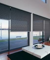 Wireless remote control motorized roller blind with tubular motor