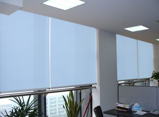Latest designs vertical sunscreen fabric indoor smart blind for window