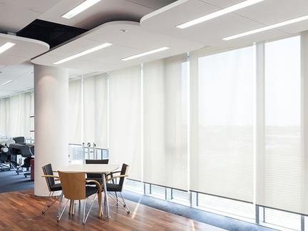 Latest designs vertical sunscreen fabric indoor smart blind for window